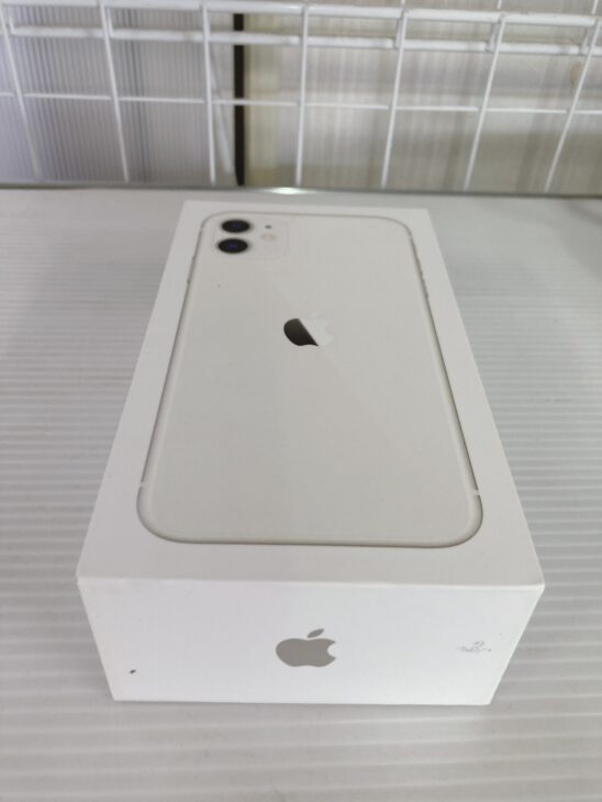 東京都港区へ出張買取 iPhone 11 型番A221 64GB ホワイト 箱ありのため状態を考慮して査定しました ｜出張買取MAX