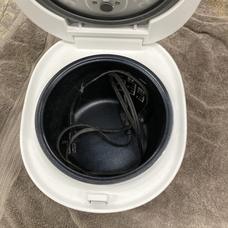 大分県由布市マイコンジャー炊飯器 YRC-M05H1 2022年製 使用感があり内鍋に傷があるため適正価格で査定しました ｜出張買取MAX